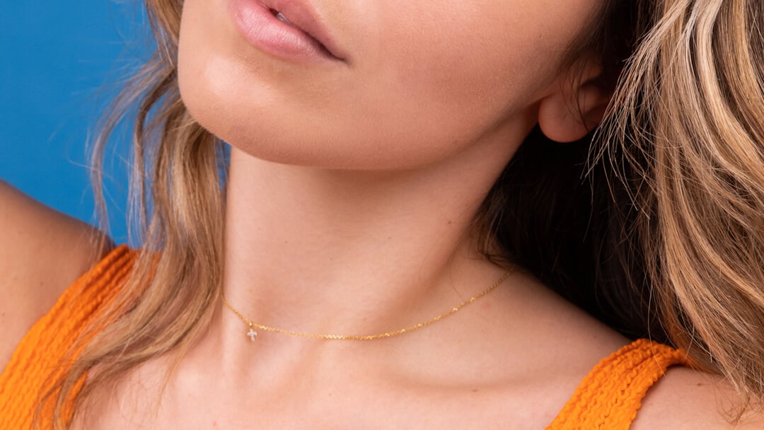 Neck & Decolletage Care Tips | APIVITA